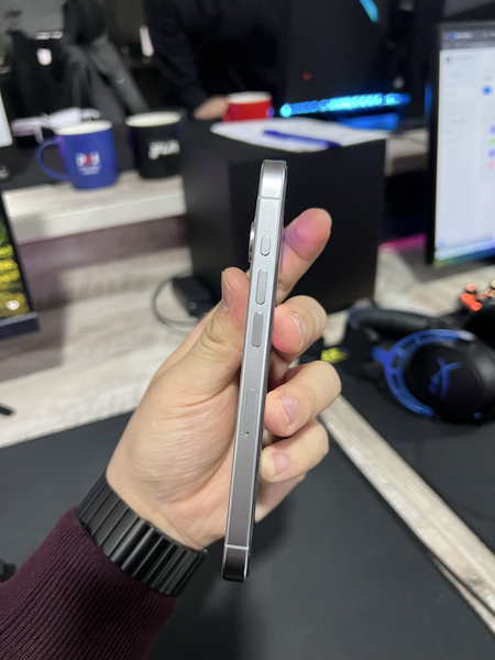 iPhone 15 pro 256 White