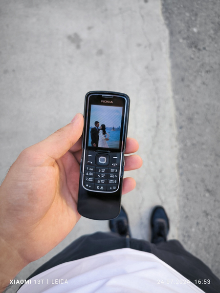 Nokia 8600 Luna (Germaniya)