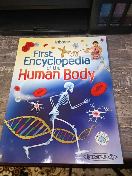 Детская Энциклопедия книга на Английском языке.HUMAN BODY Encyclopedia