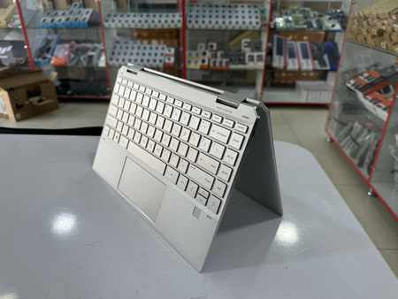 Hp spectre core i7 40 kun ishlatilgan yangidek 4k ekran
