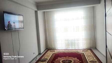 Tòy tepada yòl yuzida 2 xonali Novostroyka kvartira ijaraga beriladi