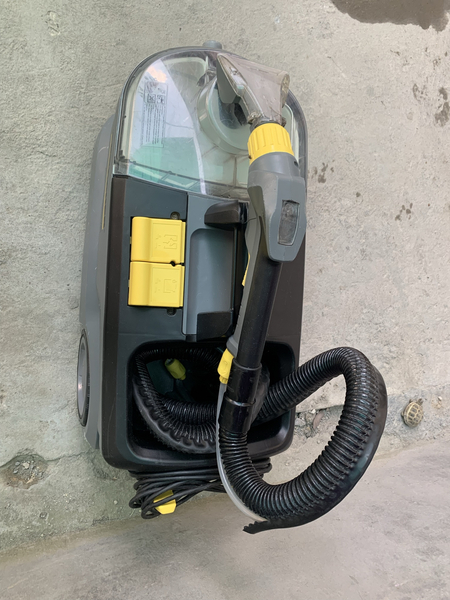 Продается профессиональный моющий пылесос KARCHER PUZZI 10/1
