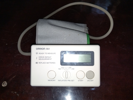 Tonometr Omron M4