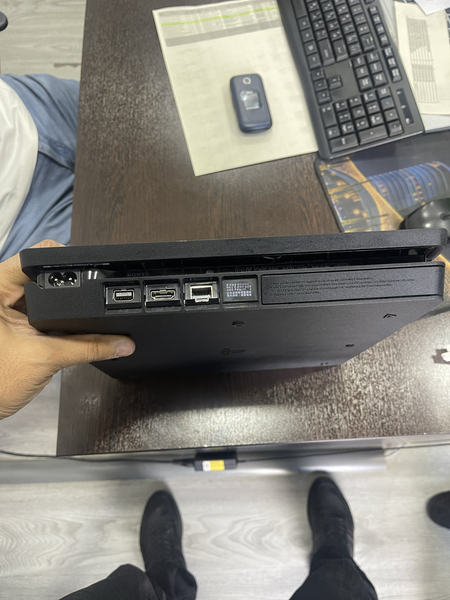 Ps4 slim sotiladi 1 tb lik hali uncha ishlamagan pachti yngidek