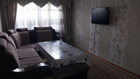 Срочно сдам квартиру 2х комнатная на 1ом этаже только семейным