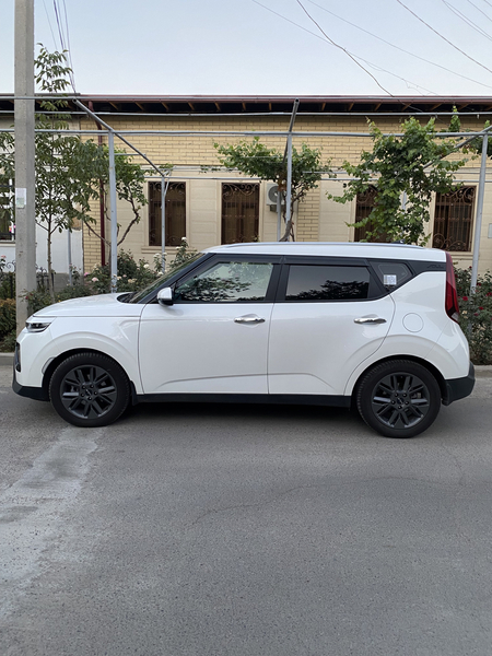 Продаю Kia Soul 2021 года, бензин