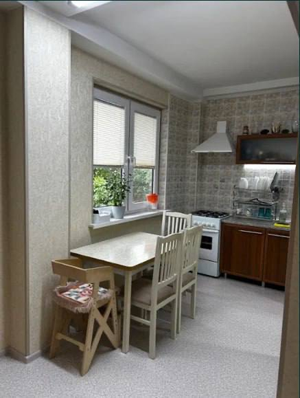 Продается 2/2/4 кирпич 50кв.м Балкон2*6 Чиланзар