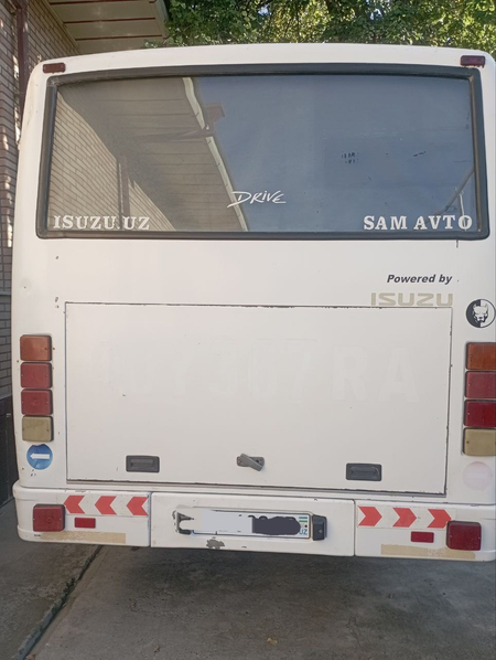 Автобус Isuzu NP 30