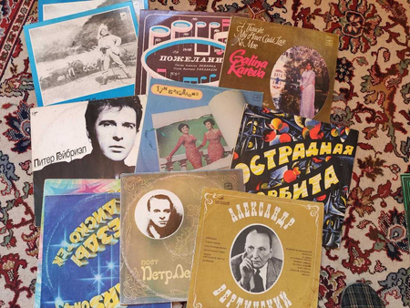 Продаются  виниловые пластинки .