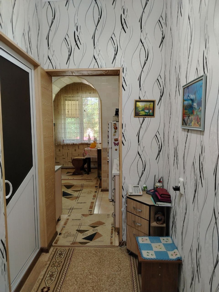 СРОЧНО ПРОДАЕТСЯ Чирчик ш. Троицк высоко потолочный дом 2/2-этаж 3х