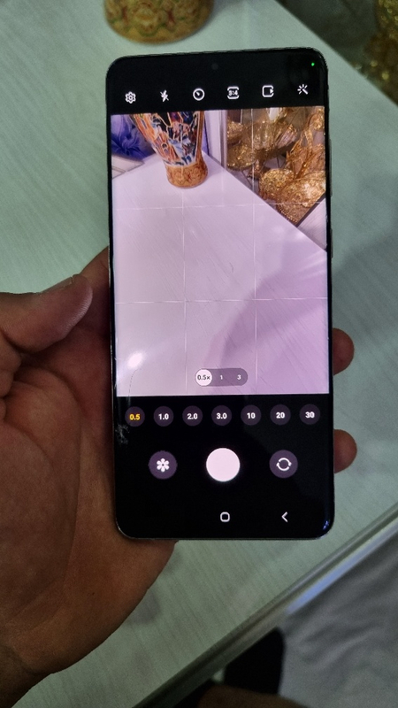 S20+5g ekran treska ketgan qogan joyi ideal
