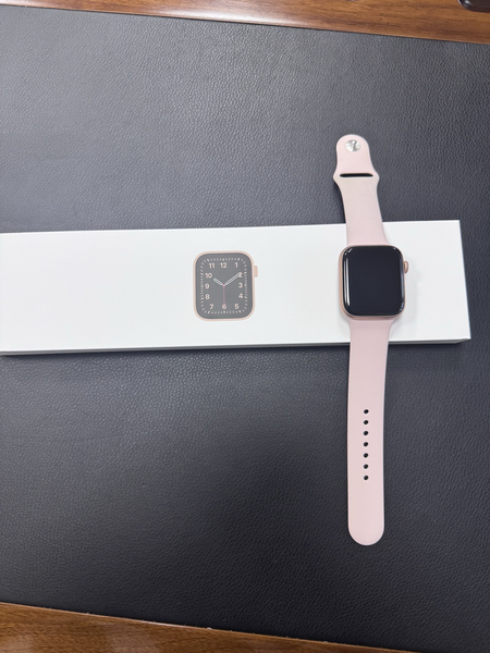 Продается Iwatch SE Gold 44mm