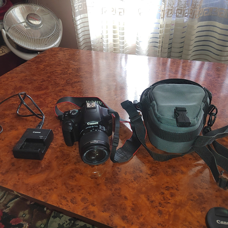 canon EOS1100D...