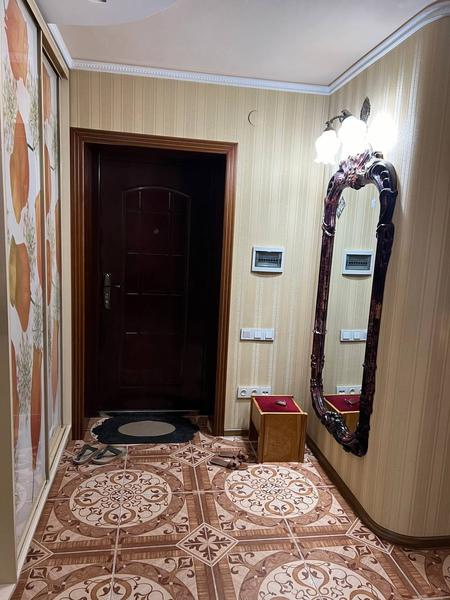 Продам 4/1/4 Дархан 77-серия