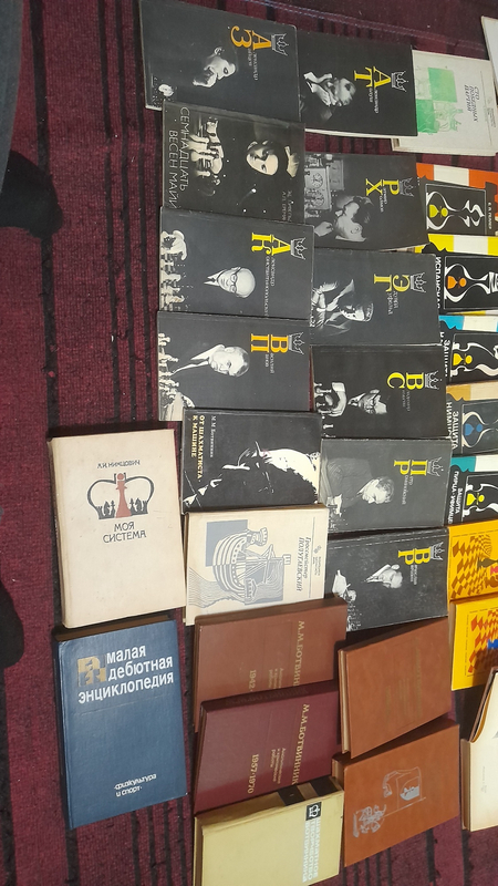 Продам шахматные книги