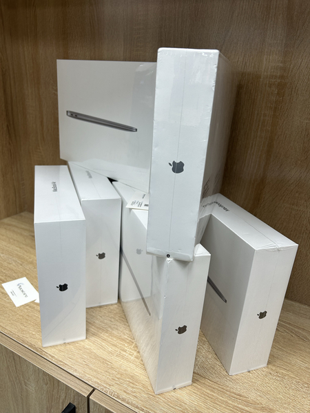 Macbook Air 2020 M1 8/256Gb New LLA no active