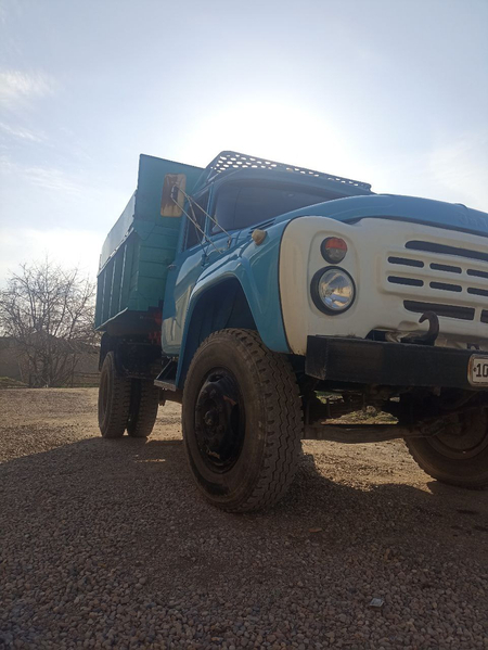 Zil 130 ural mator  srochni sotiladi