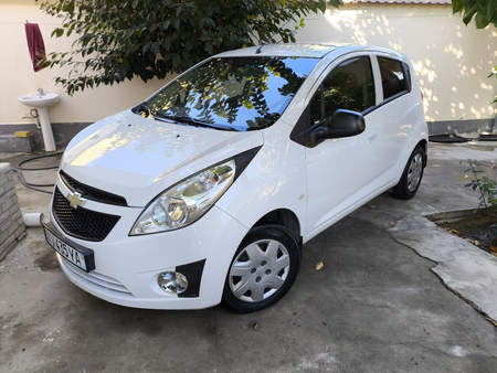 Prodayotsya avtomobil spark
