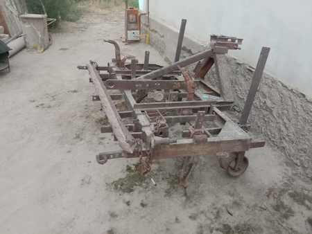 Sotiladi traktorlar uchun Yani 28 traktor 40. uchun chizel sotiladi.