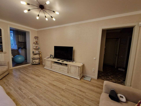 Сотилади продается 4/3/4 ,ц-4,метро Абдулла Кодырий