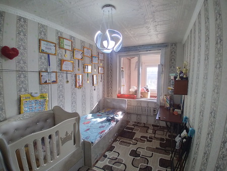 Срочно продается! 4-мкр 10-дом. 2х комнатная на 2м этаже.