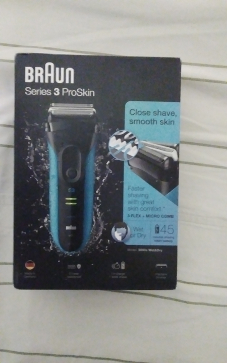 Бритва фирмы  BRAUN , Series 3 ProSkin. Германия.