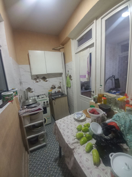 Срочно продается на Авиасозлар-3 (2/2/4 чистый ремонт можно в ипотеку