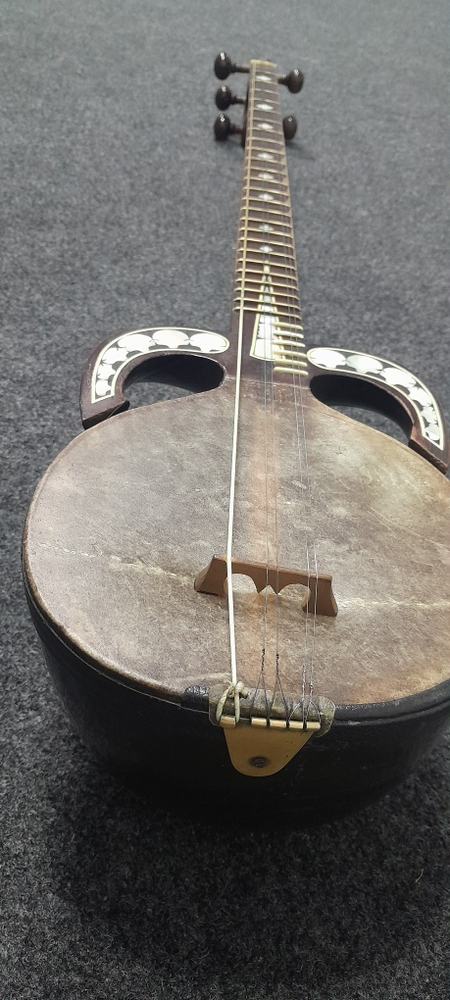 Qashqar Rubob sotiladi