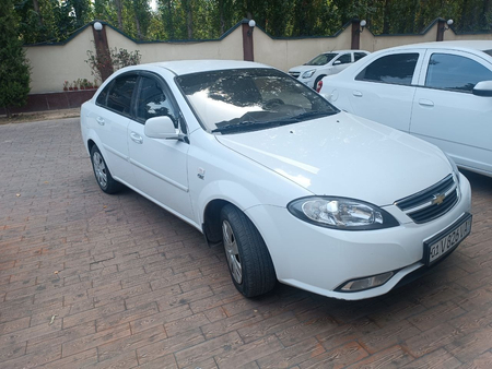 Lacetti sotiladi.
