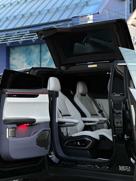 В продаже в автосалон FЕLIX
MOTORS: HiPhi X