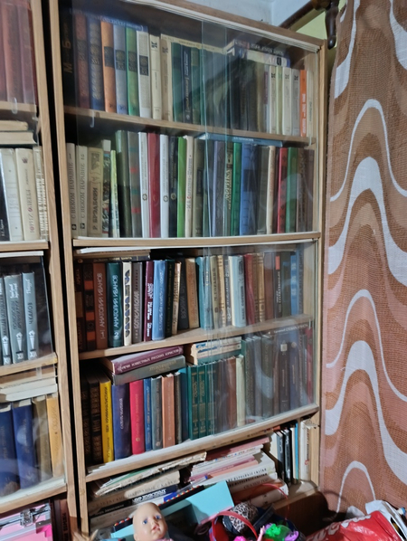 Продаются книги в хорошем состоянии.