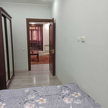 м.Буюк Ипак Йули ,около метро 2-комнатная 2/5 52 м² ремонт меб/тех