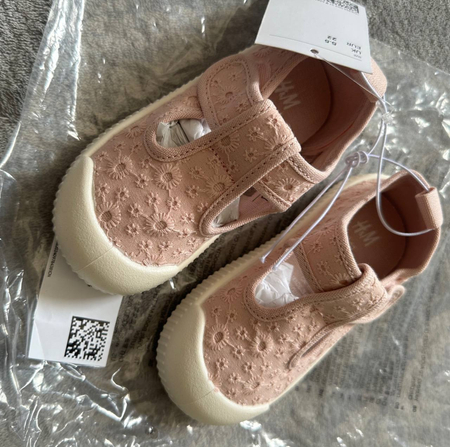 Весенние-летние сандалики для девочек. H&M Турция
22
16$
H&M
Kachestva