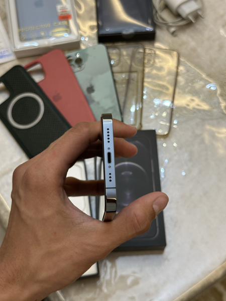 iPhone 12 Pro Karobka Dakument birinchi qoʻl