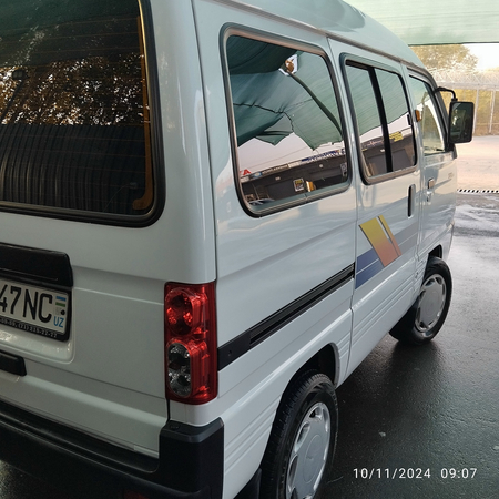 Damas oq rangda 23 yil.Oldi orta qator shumka qilingan