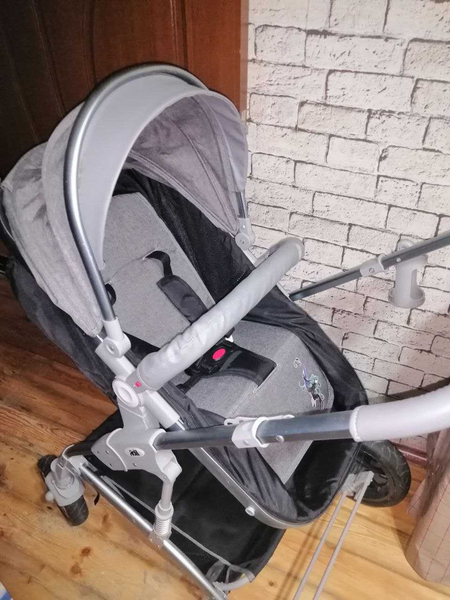 Продаётся коляска Adil