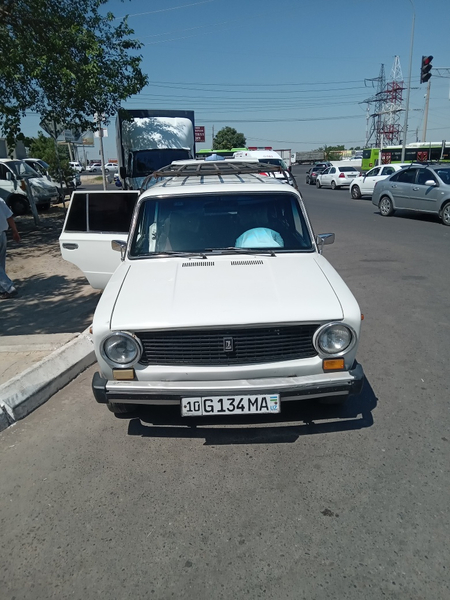 Vaz 2102 sotiladi