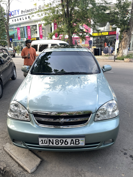 Lacetti 2006 sotiladi