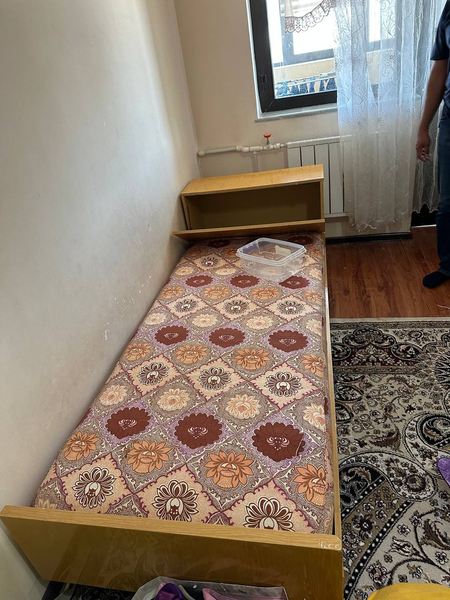 Продаёт спальный гарнитур детский