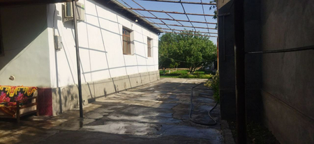 Sirdaryo shaxrida xamma sharoyitlari bilan katta uy