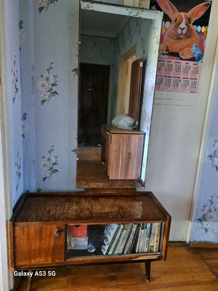 Продаю шкаф и трюмо