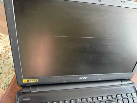 Ноутбук Acer E1-572G в рабочем состоянии