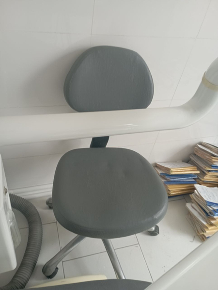 Stomatologik kreslo ishchi holatida sotiladi.