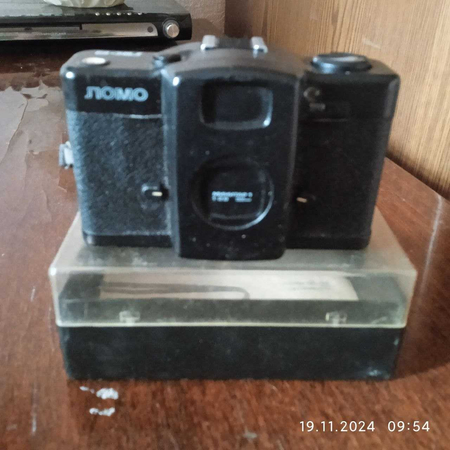 Продам советские фотоаппараты и вспышку к ним.