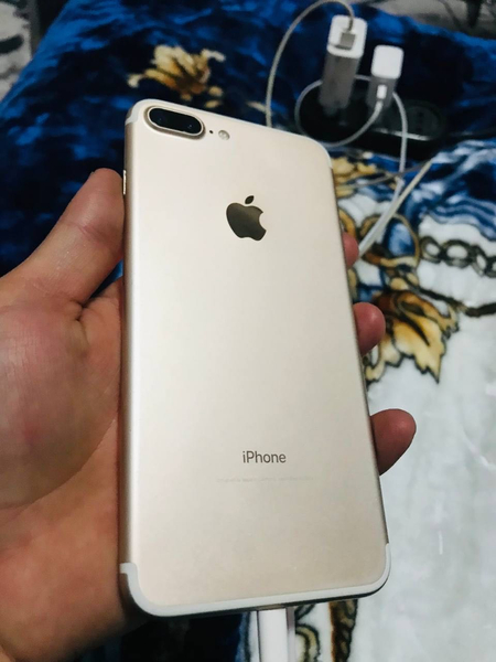 Iphone 7+ sotladi