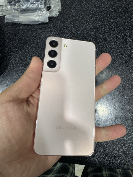 samsung s22 pamit 8.256g holati ideal ekranida dogi bor oqip qlila
