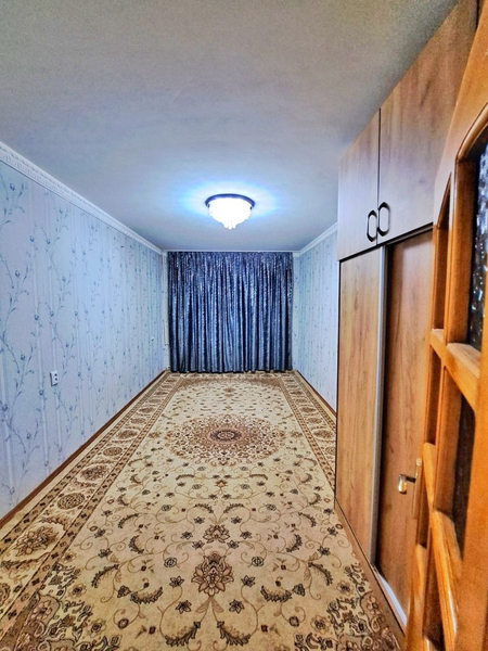 Срочно! 3 xona 4 xona qilingan kvartira sotiladi Navoiyda