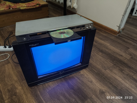 Телевизор и DVD проигрыватель