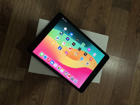 ПРОДАЕТСЯ iPad 7-того поколения