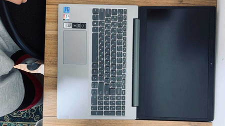 Srochno Lenovo Core i5 11-avlod 512Gb operativka 8GB sotiladi.